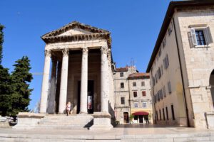 Pula nyaralás: Legjobb látnivalók, strandok és tippek