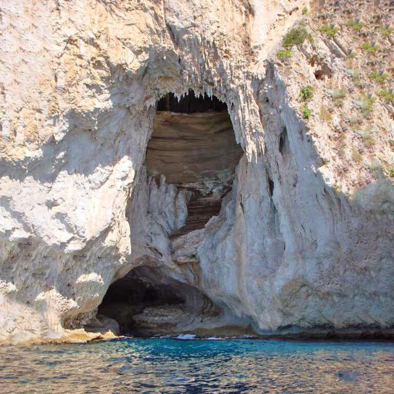 17 Capri látnivaló a csodás szigeten és utazási tippek