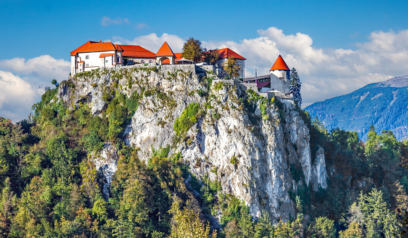 Bledi-tó szépsége: Legfőbb látnivalók és izgalmas programok